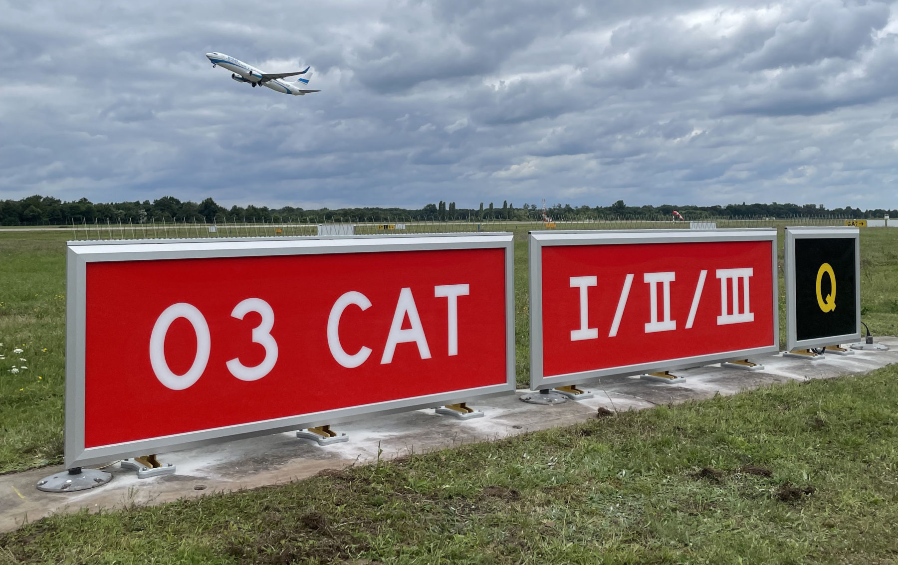 LED airfield signs | All About Signs International